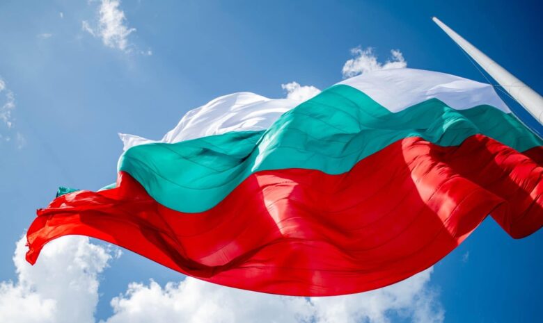 Българското знаме на Роженския пилон се разкъса, алармират от БСП ...